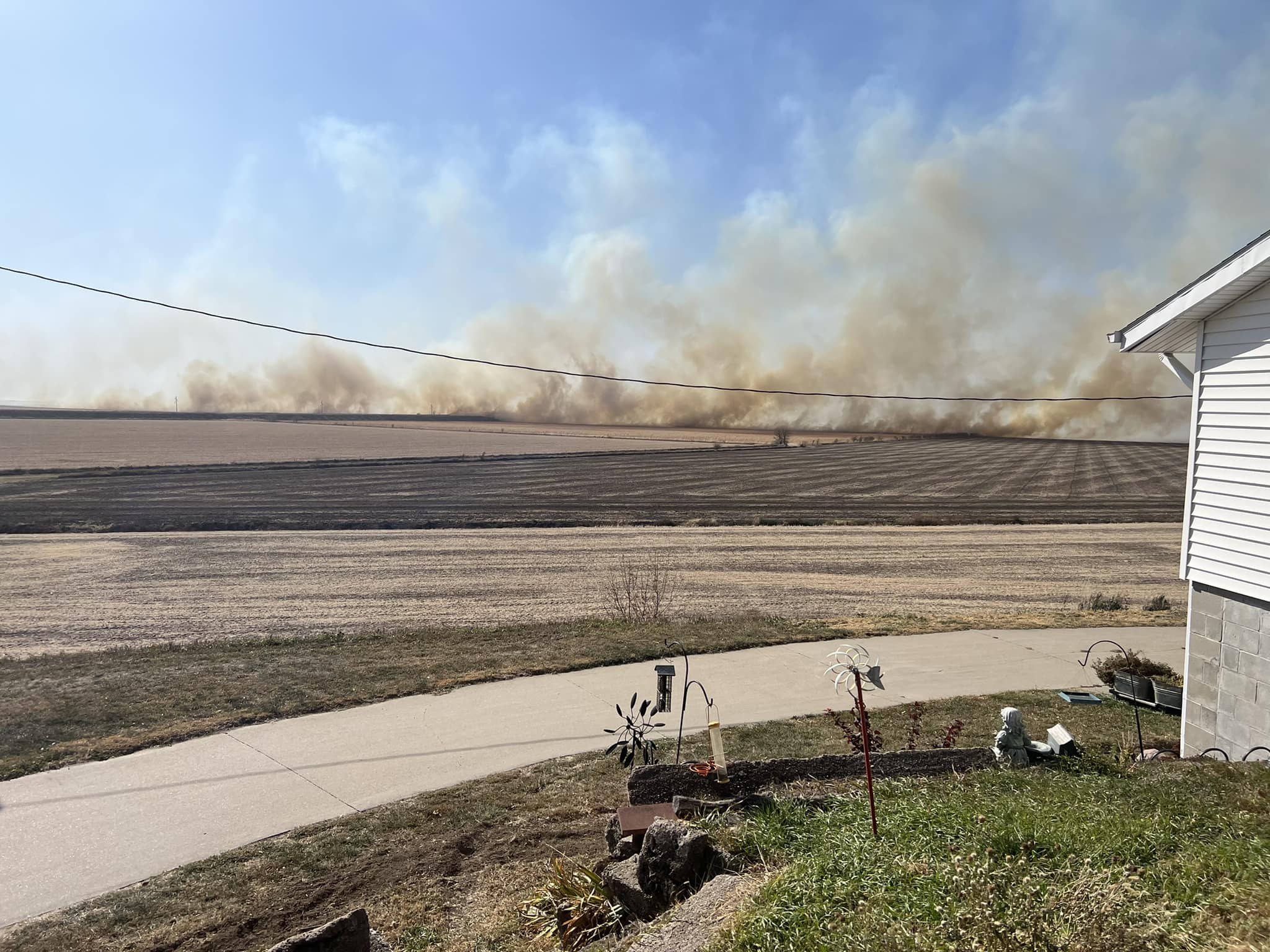 Multiple crews battle field fires in western Iowa, Sunday afternoon ...