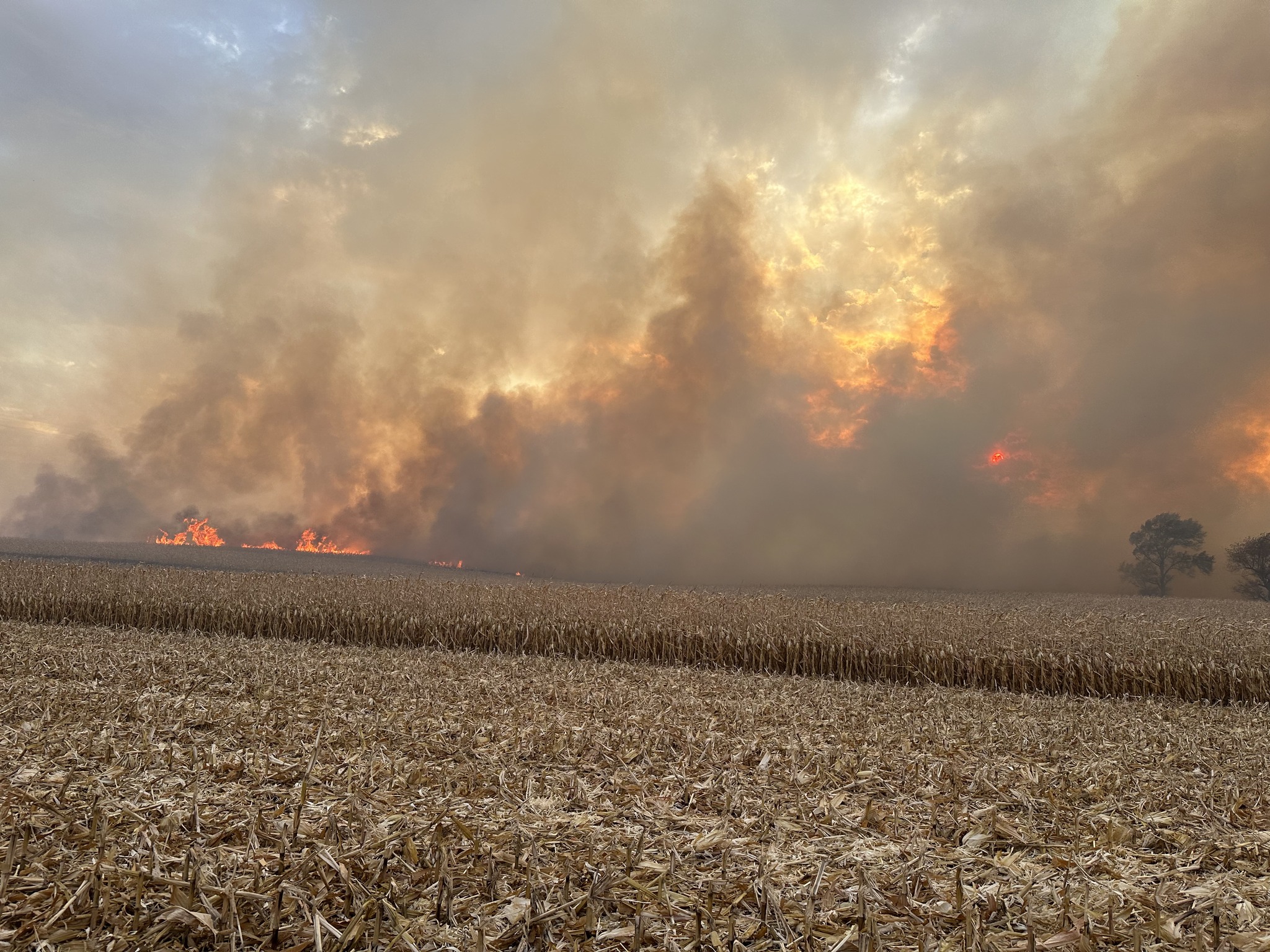 Multiple crews battle field fires in western Iowa, Sunday afternoon ...